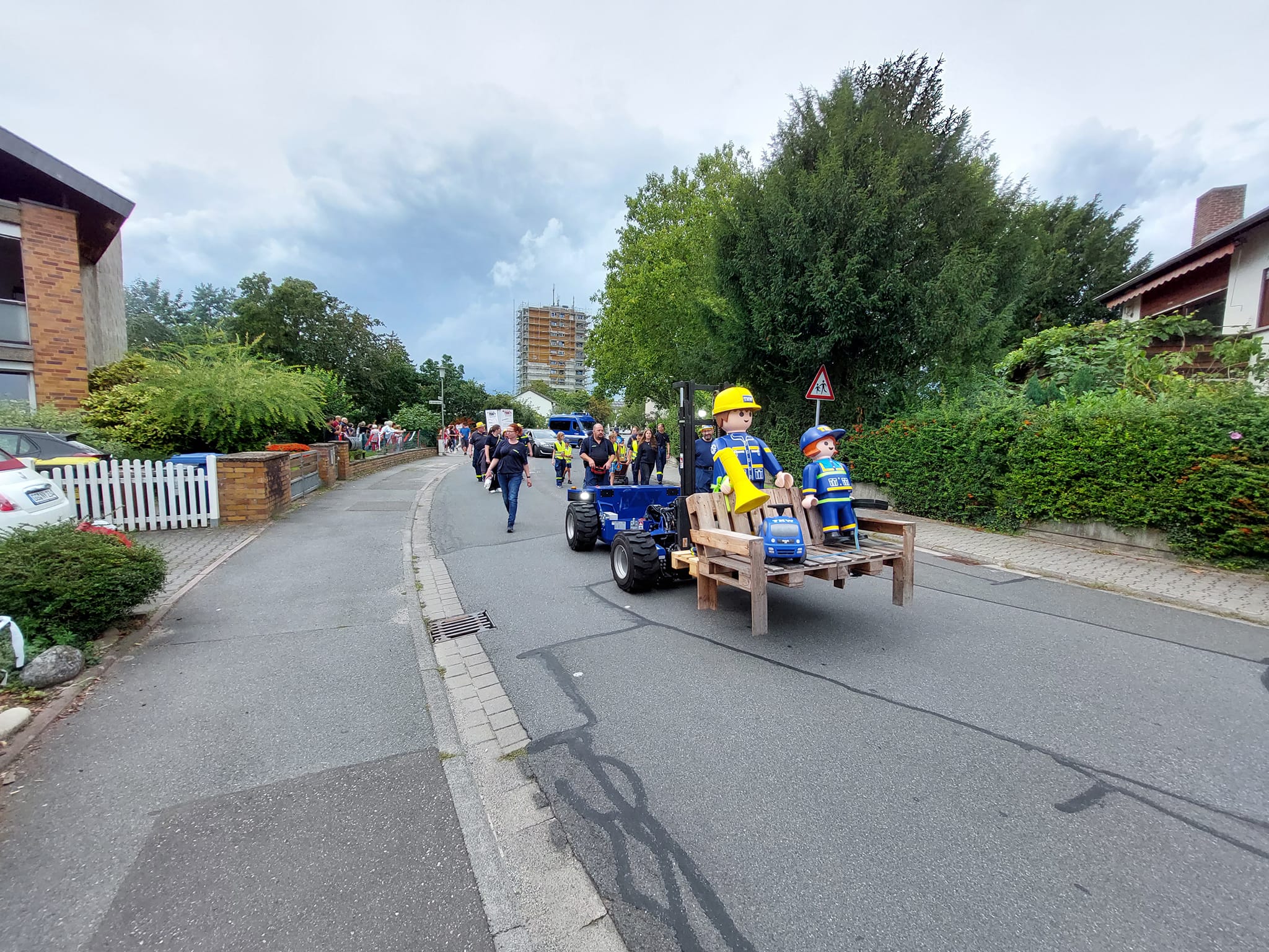 Teilnahme am Kerbeumzug in Hassloch - THW-Jugend Rüsselsheim e.V.
